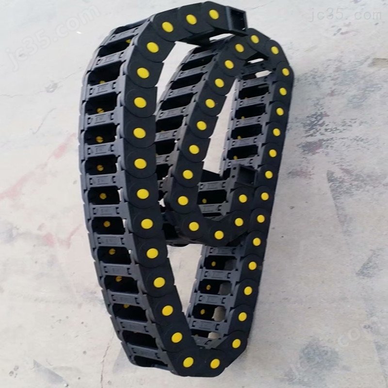 The plastic trail chain of the machine-tool needs regular maintenance ...